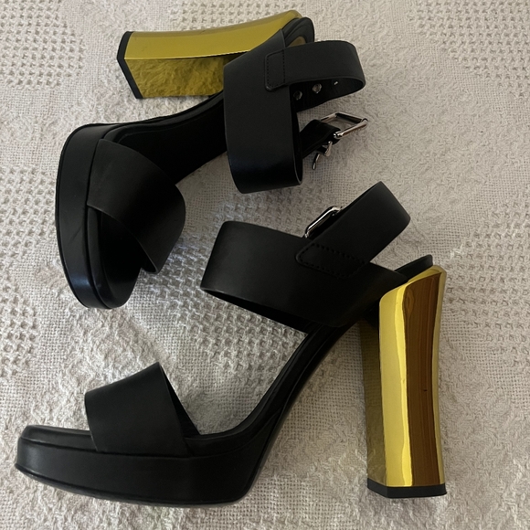 Fendi Roma | Shoes | Fendi Roma Chunky Black And Gold High Heel Shoes ...